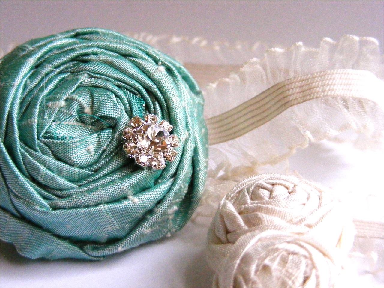 Chic Silk Single Rosette Bridal Garter Set