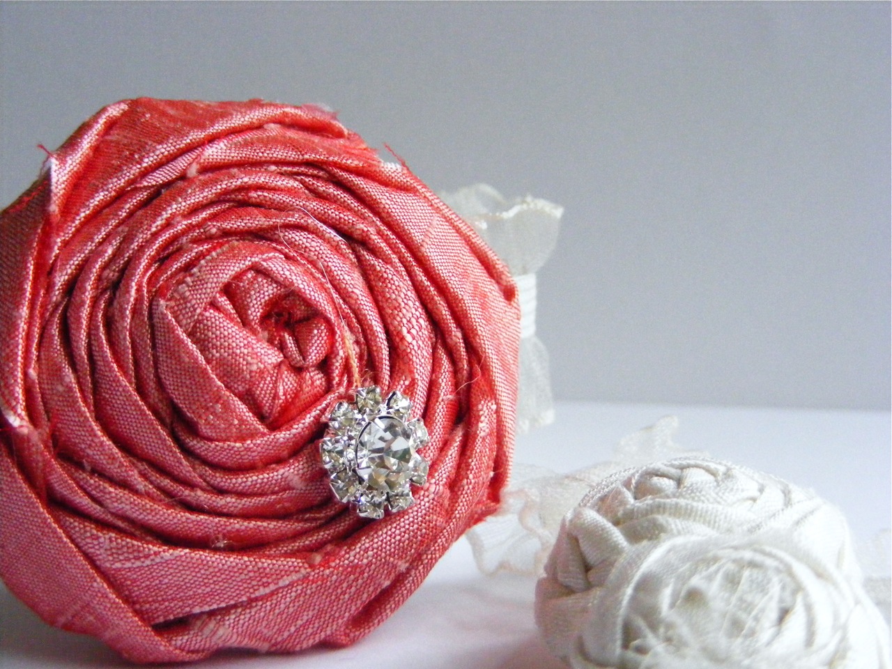 Chic Silk Single Rosette Bridal Garter Set