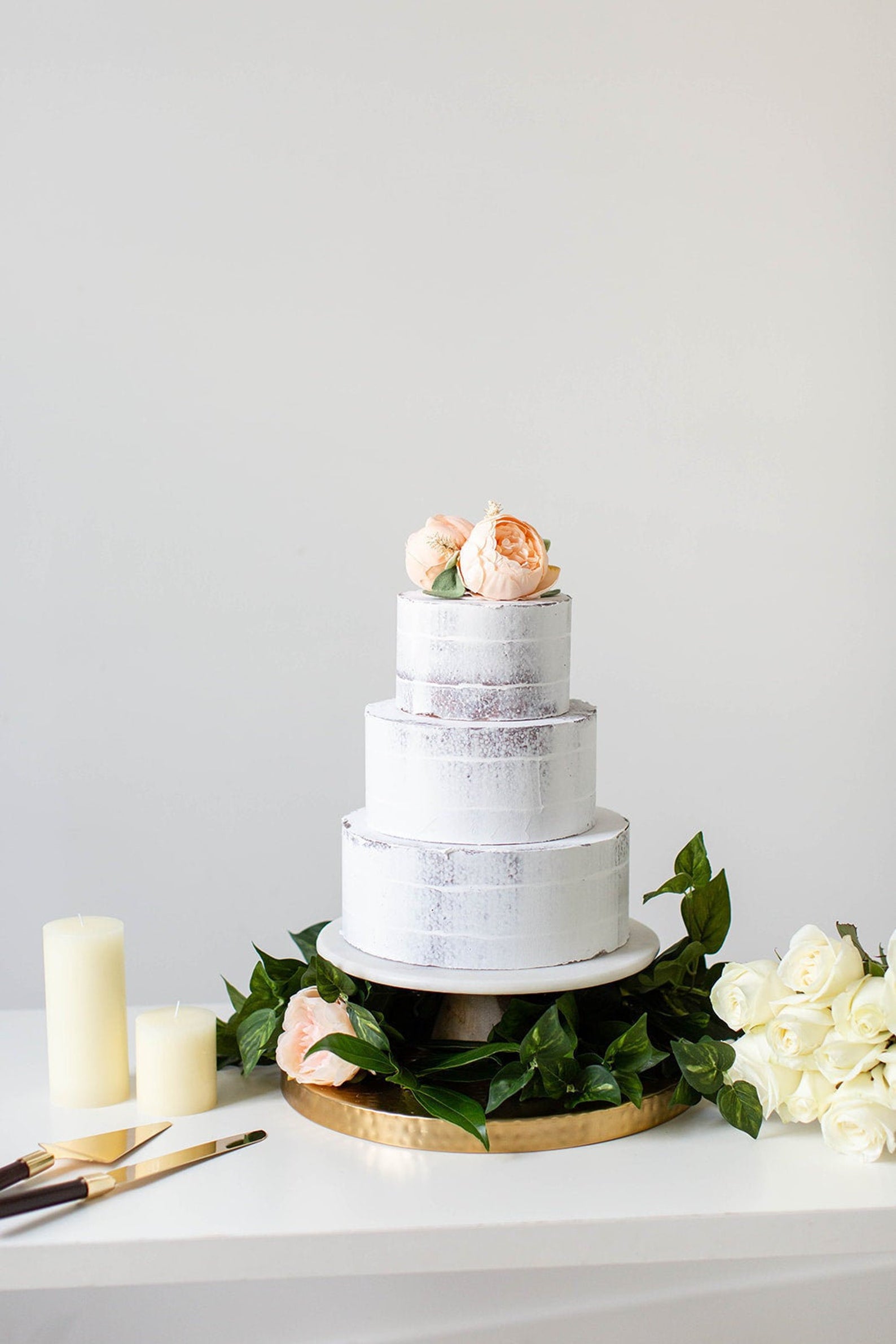 Fake Wedding Cakes That Actually Look Real | Emmaline Bride