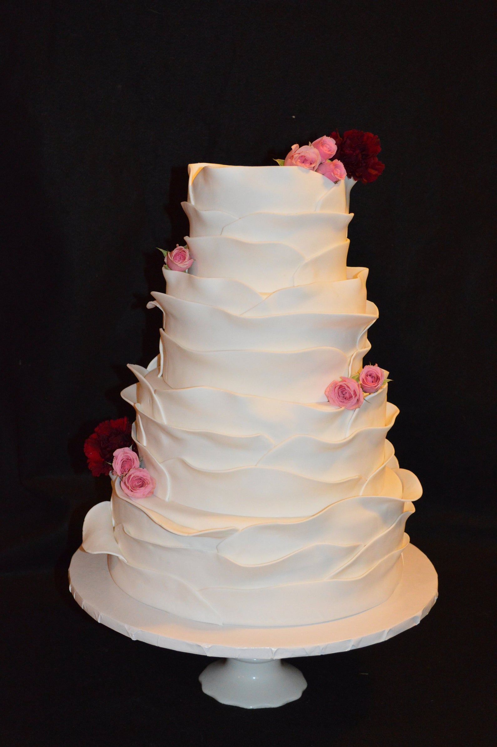 Fake Wedding Cakes That Actually Look Real | Emmaline Bride