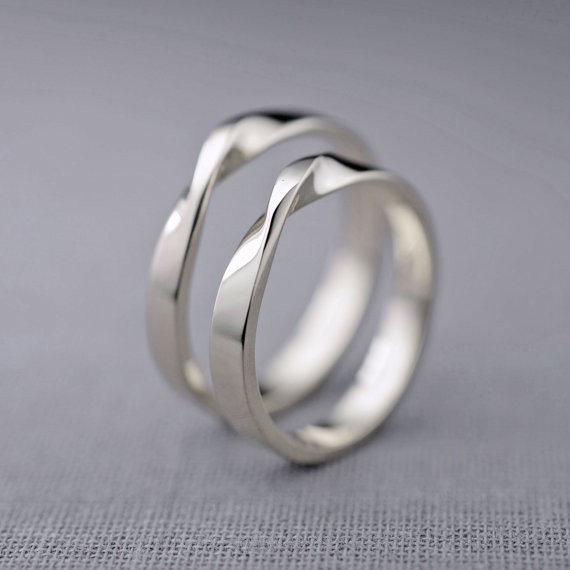 7 Do’s and Don’ts for Picking the Right Wedding Band | Emmaline Bride ...