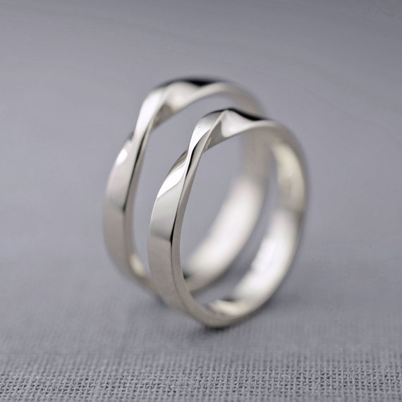 7 Do’s and Don’ts for Picking the Right Wedding Band | Emmaline Bride ...