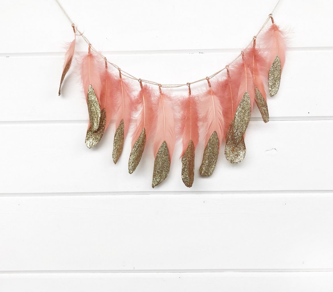 9 Free-Spirited Feather Wedding Ideas | Emmaline Bride