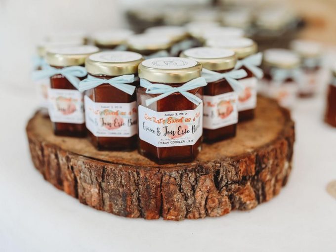 Where to Buy Jam Wedding Favors for Guests | Emmaline Bride