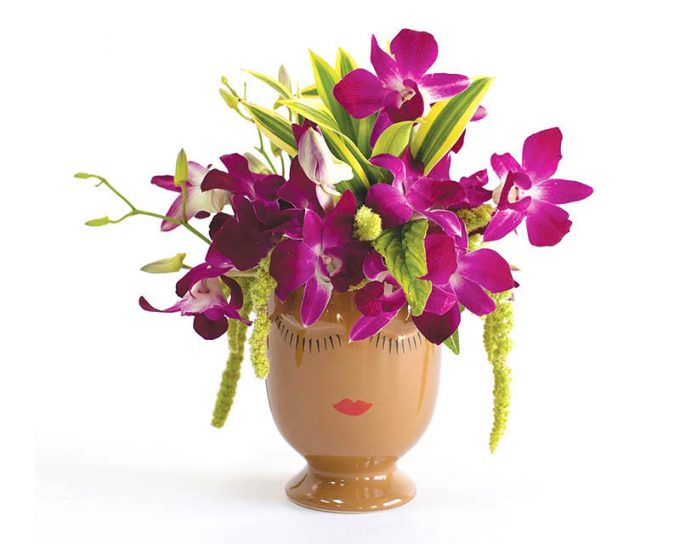 This Face Vase Makes an Awesome Gift on Etsy | Emmaline Bride