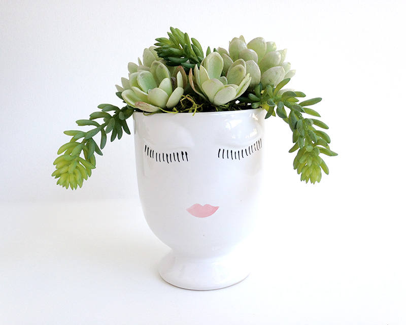 This Face Vase Makes an Awesome Gift on Etsy | Emmaline Bride