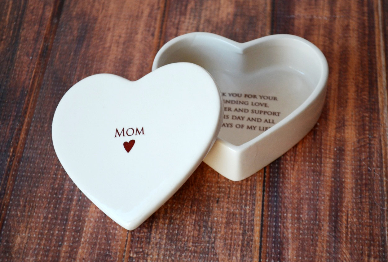 15 Most Thoughtful Mother of the Bride Gifts | Emmaline Bride