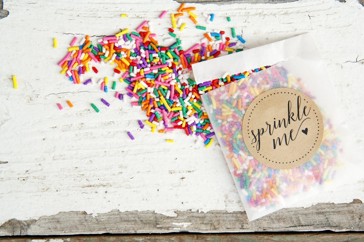 Wedding Confetti: Where to Buy (Fun!) Tossing Confetti for Weddings