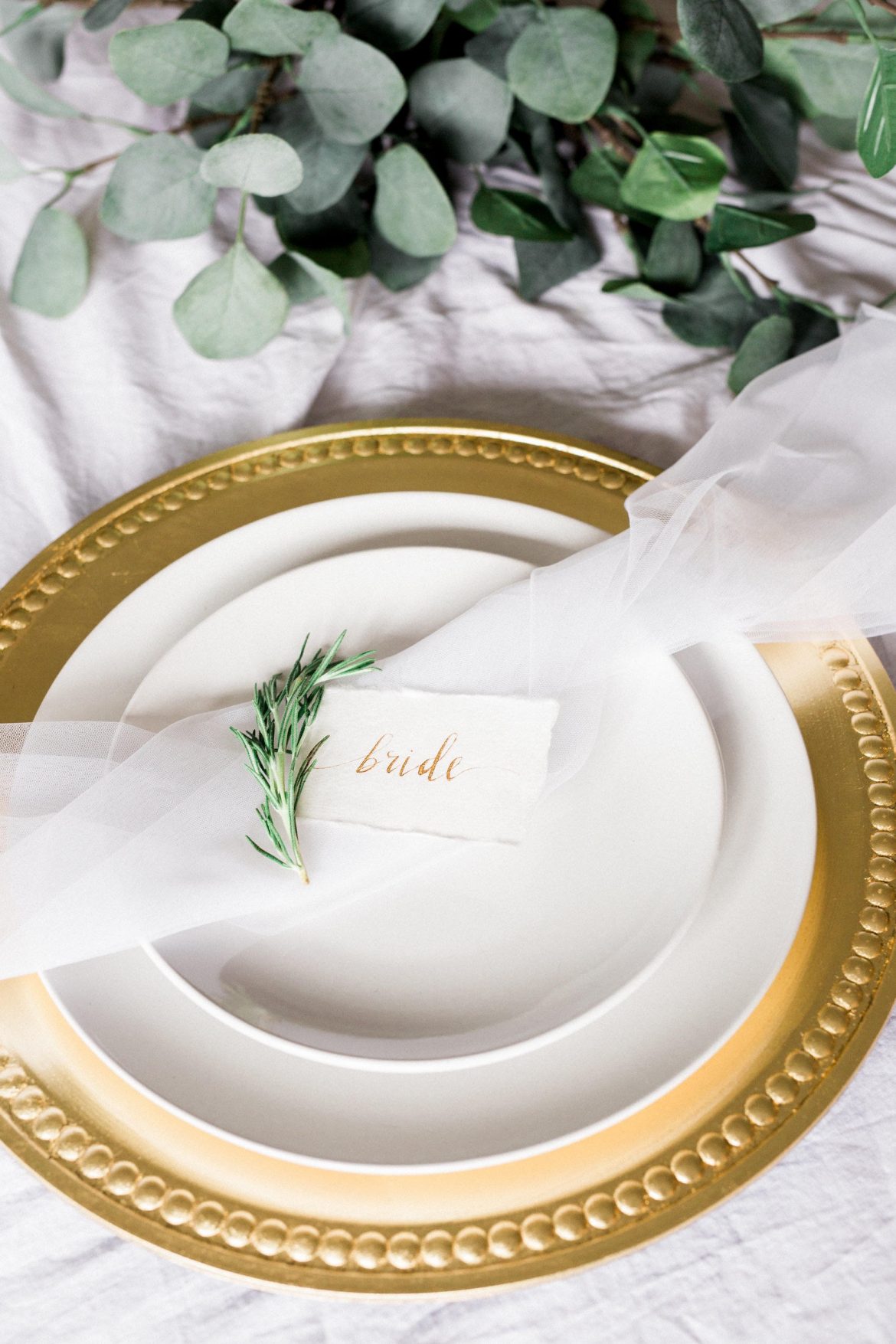 25 Unique Wedding Place Settings + Table Setting Ideas | Emmaline Bride