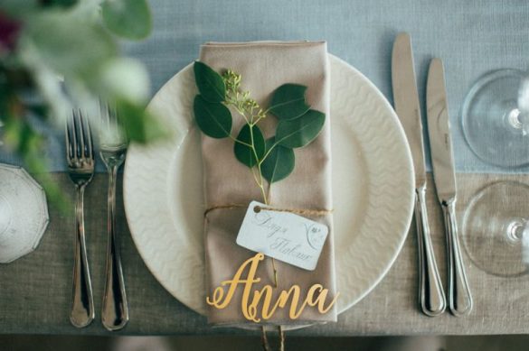 25 Unique Wedding Place Settings + Table Setting Ideas | Emmaline Bride