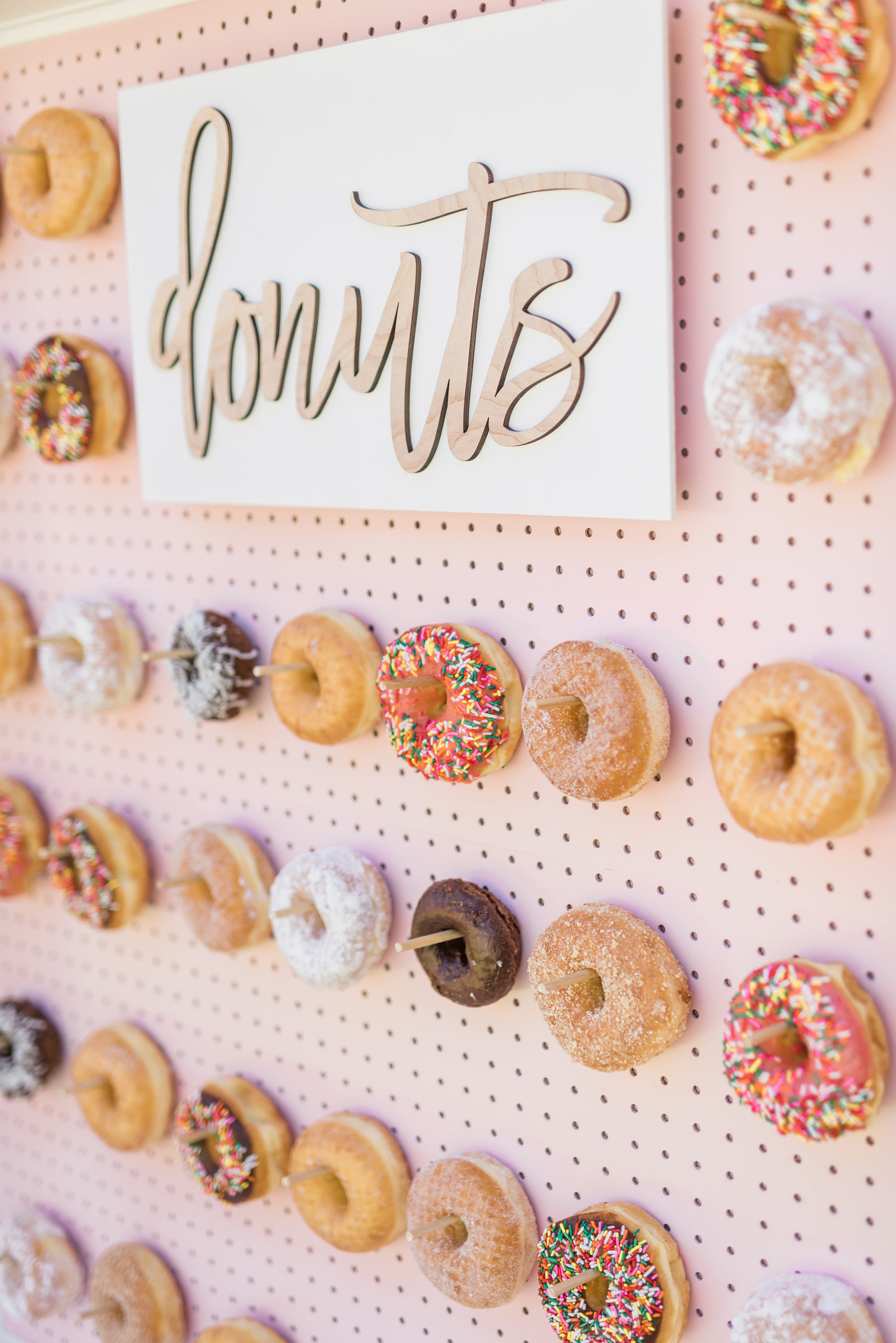 10 (Fun!) Wedding Decor Rentals That Look Awesome | Emmaline Bride®