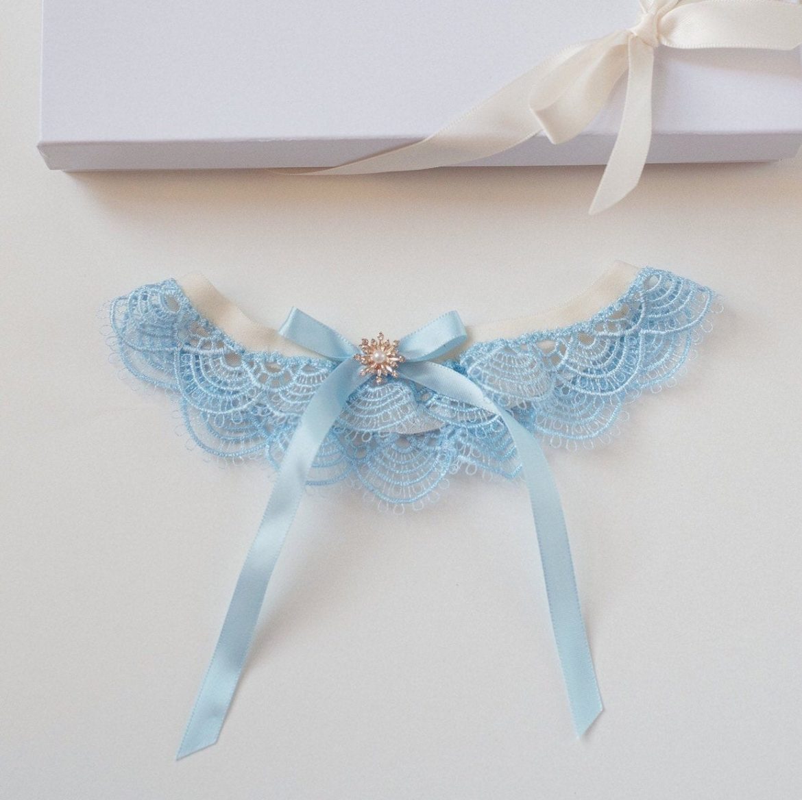 Lace Wedding Garters: These Heirloom Bridal Garters Are Beautiful!