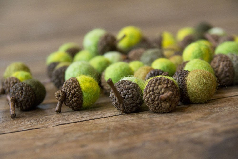 These Felted Acorns Make the Sweetest Decorations | Emmaline Bride ...