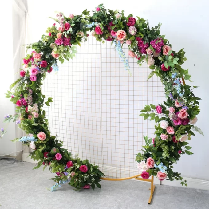 12 Ways to Decorate a Wedding Arch [PHOTOS]
