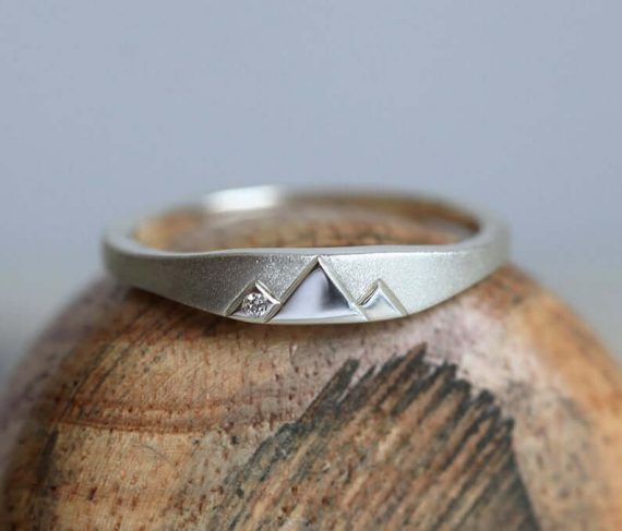 30 Unconventional Wedding Rings (PHOTOS) on Etsy | Emmaline Bride