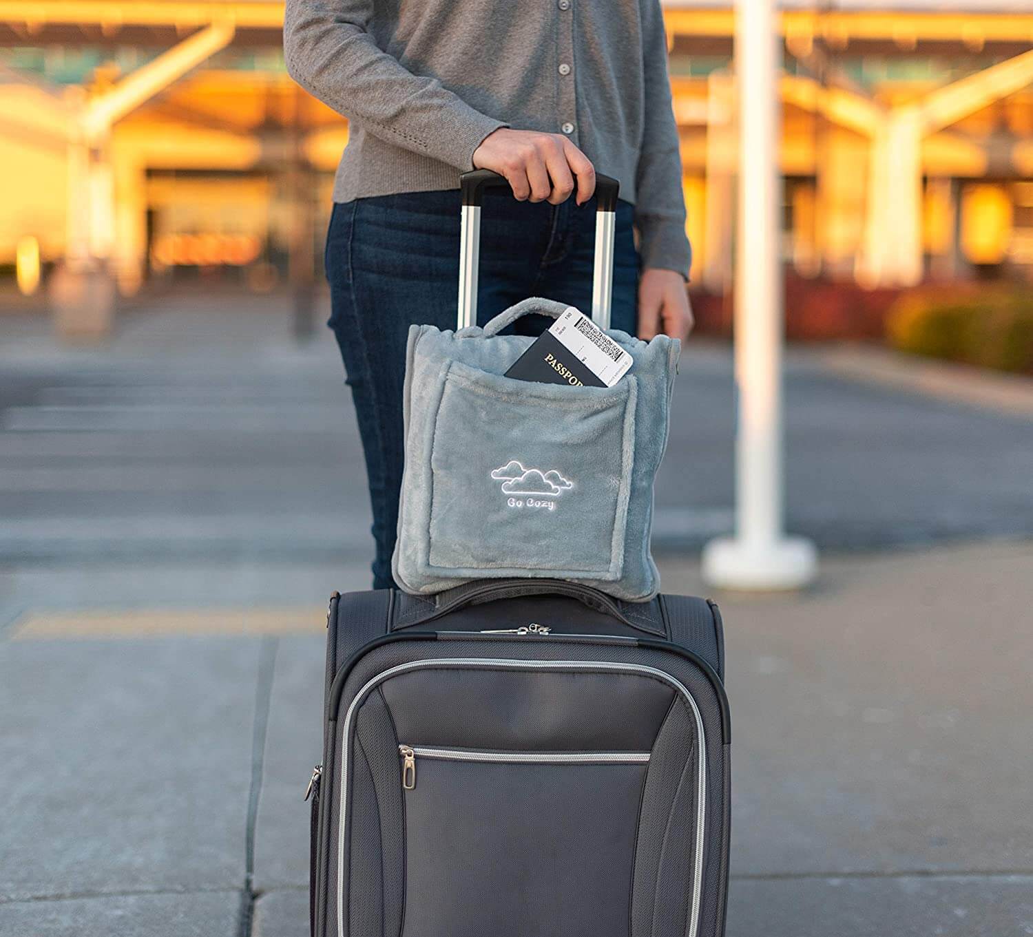 16 Best Travel Gifts for Couples to Adventure Together | Emmaline Bride