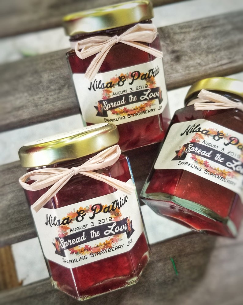 Where to Buy Jam Wedding Favors for Guests | Emmaline Bride