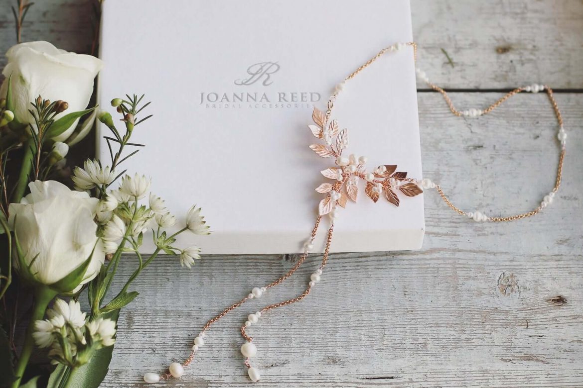 9 Smokin' Hot Wedding Necklaces with Backdrop | Emmaline Bride