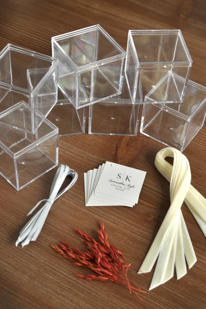 Where to Buy Clear Favor Boxes for Weddings | Emmaline Bride