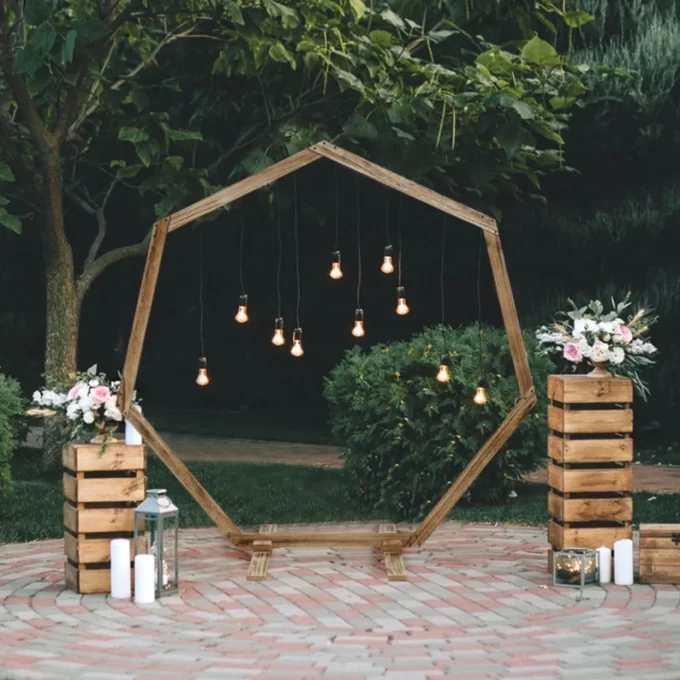 12 Ways to Decorate a Wedding Arch [PHOTOS]