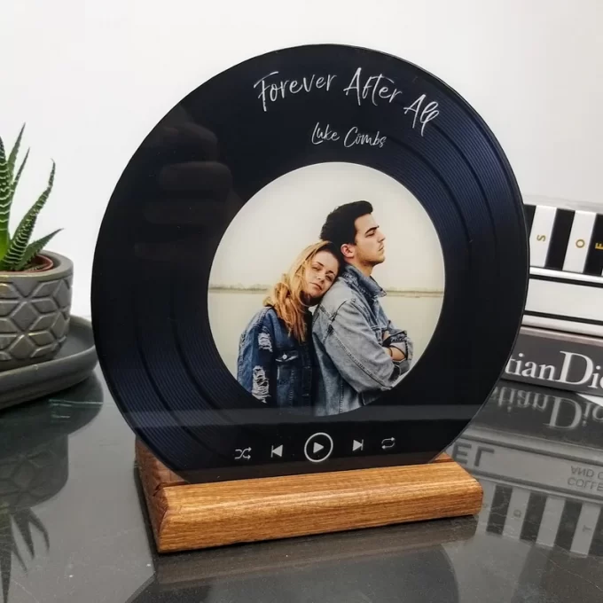 30 Best Vinyl Record Themed Wedding Ideas | Emmaline Bride