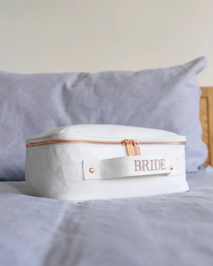 50 Best Morning of the Wedding Gifts for the Bride the Day-Of