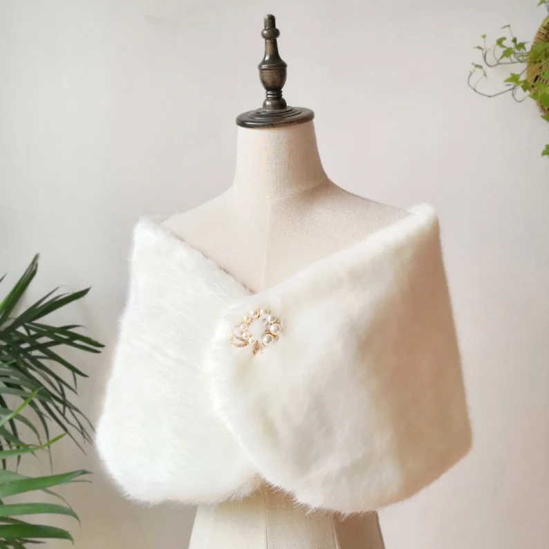 Cozy Up: Faux Fur Wedding Capelet for Winter Brides