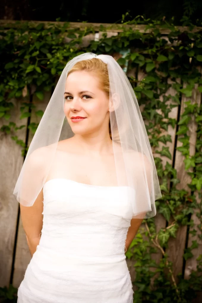 Where to Get Cute Short Wedding Veils: Birdcage, Shoulder-Length, Etc.