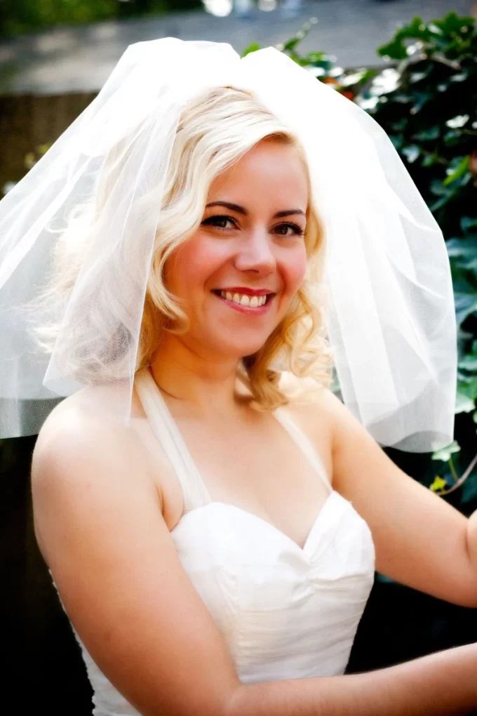 Where to Get Cute Short Wedding Veils: Birdcage, Shoulder-Length, Etc.