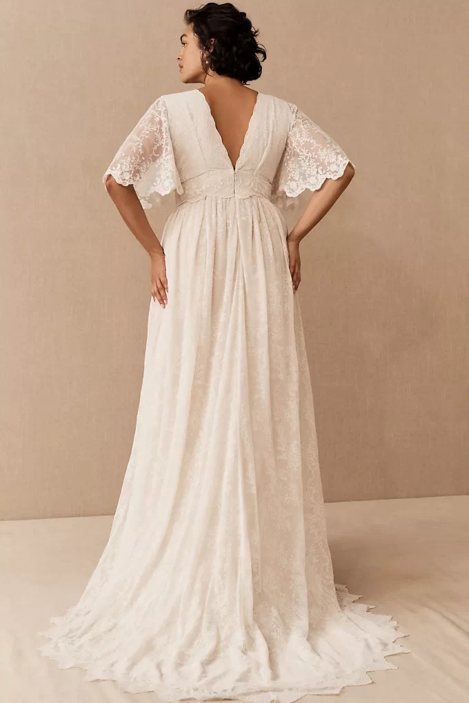 9 Beautiful Wedding Dresses That Cover Your Arms | Emmaline Bride ...