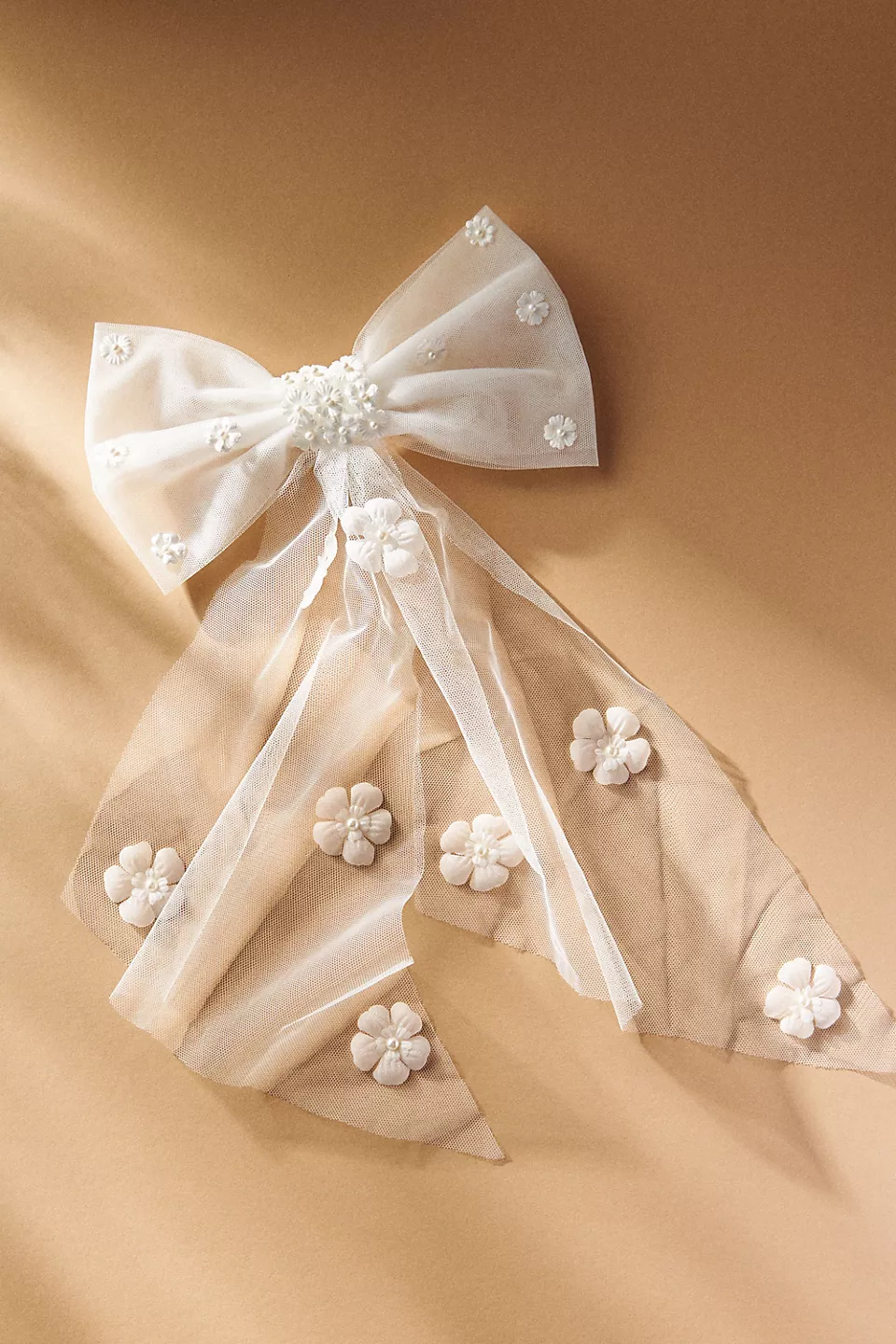 6 Best Wedding Hair Bows for the Bride | Emmaline Bride
