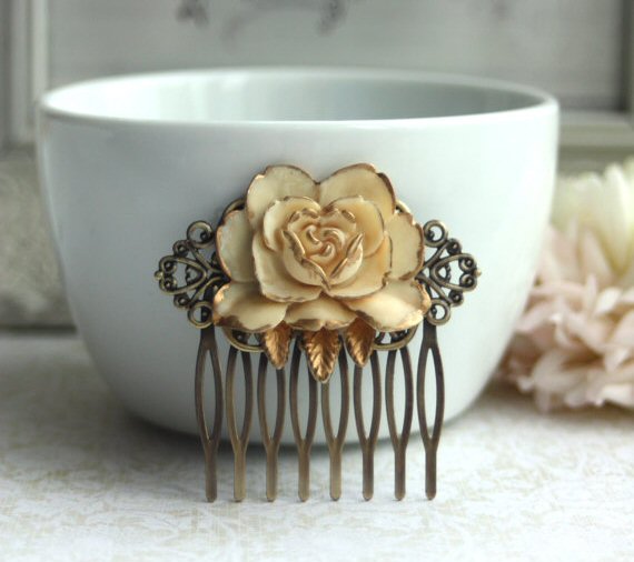 How to Wear a Hair Comb (+ Hair Comb Hairstyles) | Emmaline Bride®