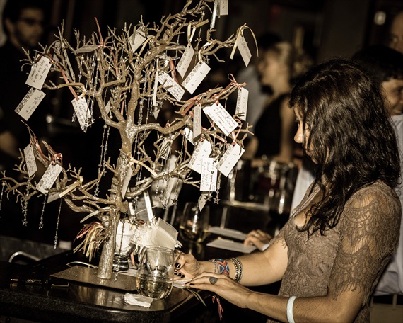 What is a wishing tree at wedding reception | Beachweddingtips.com