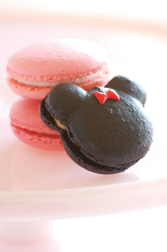 7 Things to Know → Giving Macaron Favors | Emmaline Bride