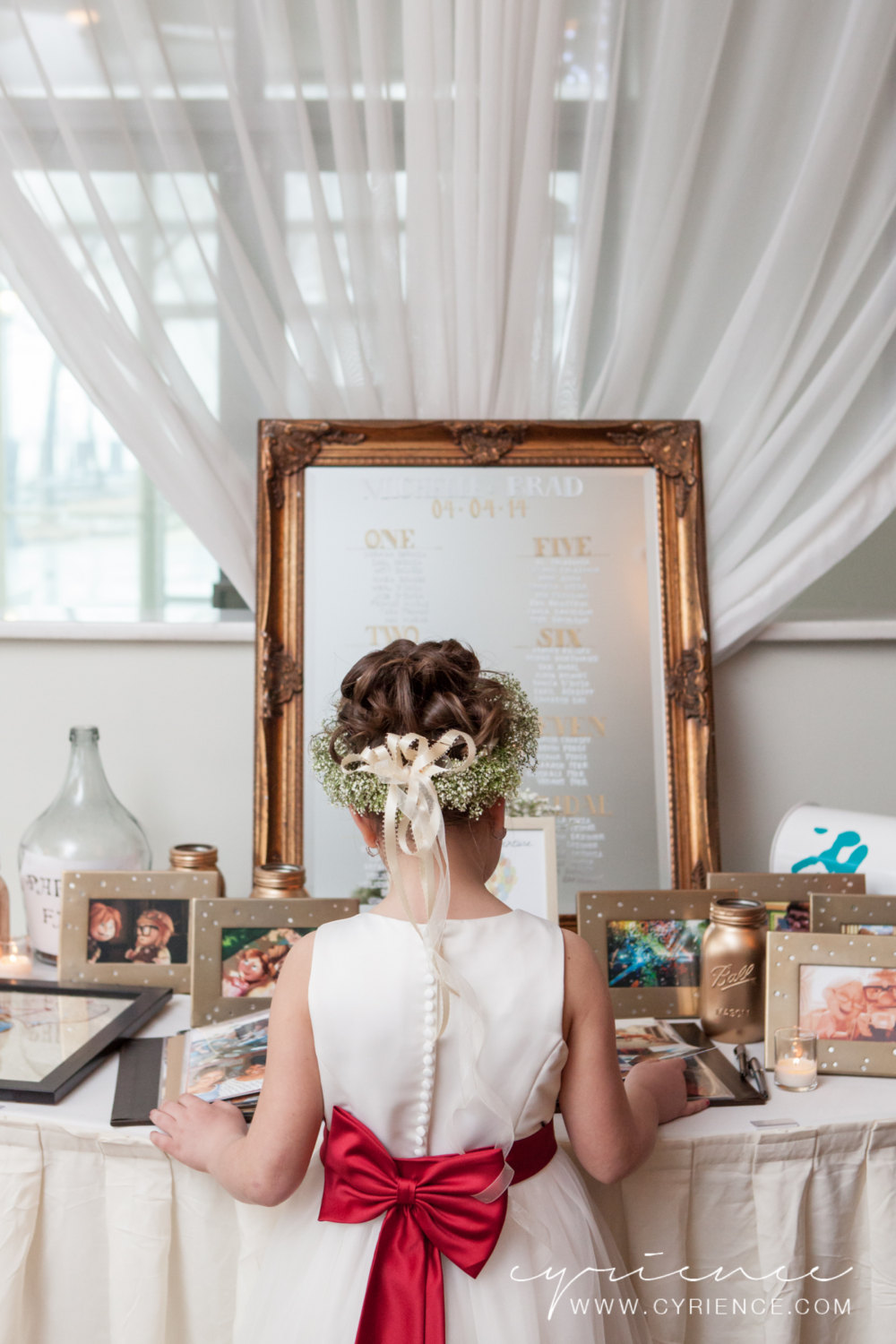 Wedding Mirror Signs: 5 Creative Ways to Use Them